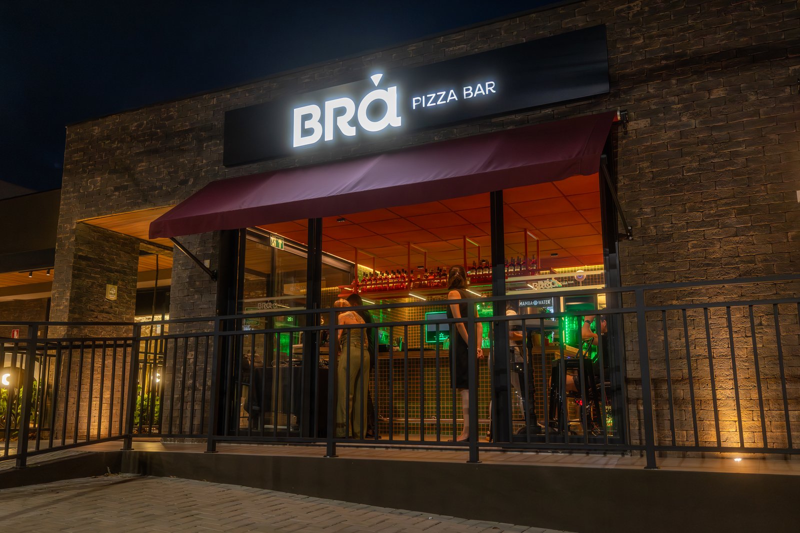 Brà Pizza Bar inaugura proposta urbana que une pizza napolitana e drin...